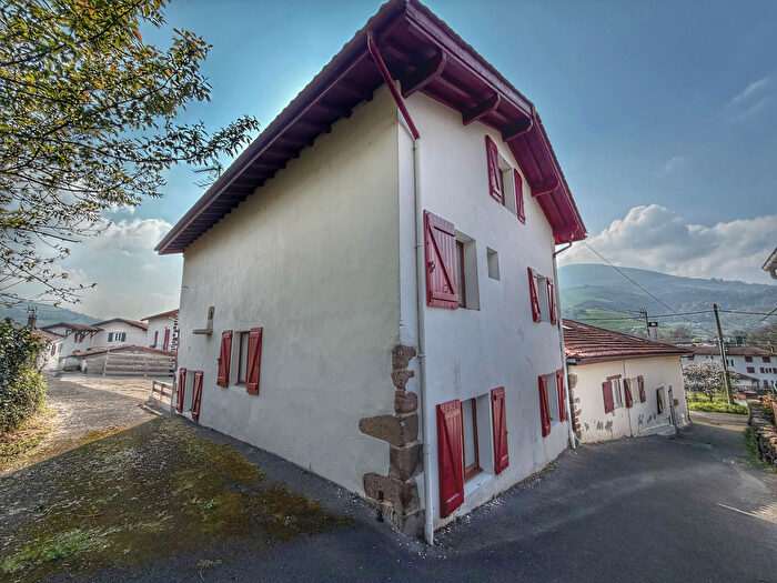 Maison à vendre - Saint-Étienne-de-Baïgorry - 4 pièces - 3 chambres