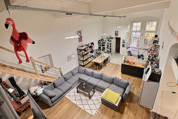 Appartement à vendre - Chambéry, Centre-ville - 9 pièces - 8 chambres