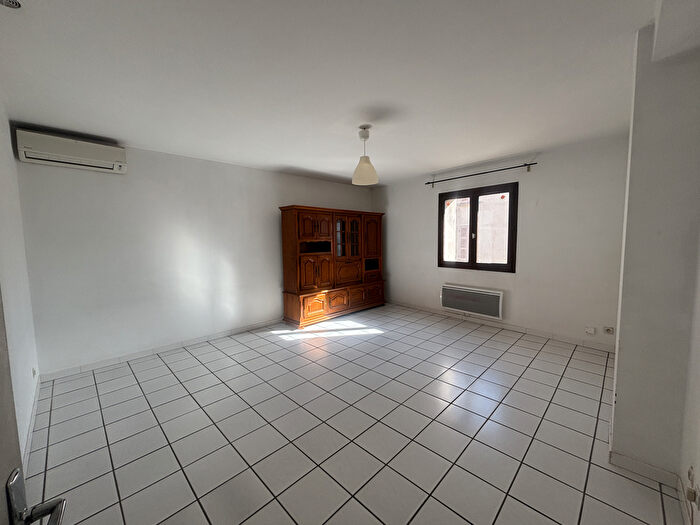 Appartement à louer - Brignoles, Centre-ville, Vieille ville - 3 pièces - 2 chambres