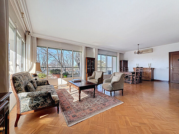 Appartement à vendre - Marseille e , Saint-Barnabé - 5 pièces - 3 chambres