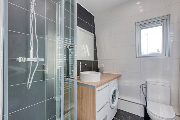 Appartement à louer - Paris e  - 2 pièces - 1 chambre