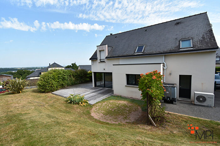 Montfort-sur-Meu - Maison 8 pièces à louer