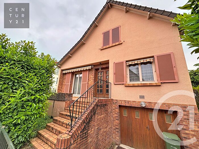 Maison 5 pièces à vendre à Saint-Julien-les-Villas