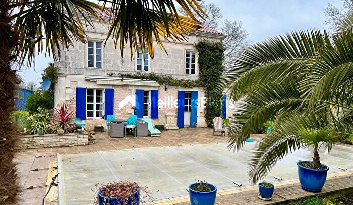 Maison à vendre - Saintes, Centre-ville - 6 pièces - 4 chambres