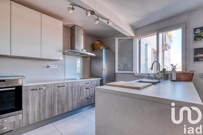 Appartement à vendre - Livry-Gargan, Centre-ville - 5 pièces - 3 chambres