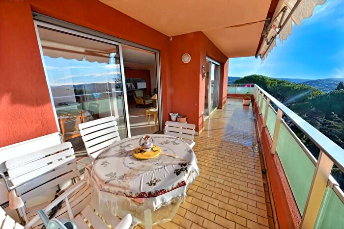 Appartement à vendre - Grasse, Magagnosc, Saint-Mathieu - 3 pièces - 2 chambres