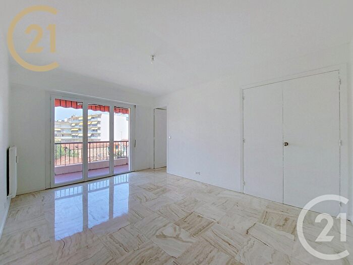 Cannes, Prado, République : Appartement 2 pièces à vendre