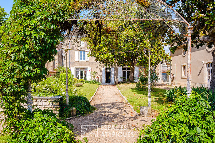 Gençay - Maison 9 pièces à vendre