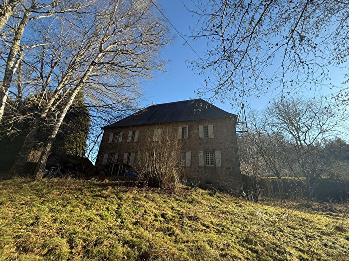 Maison à vendre - Maussac - 9 pièces - 6 chambres