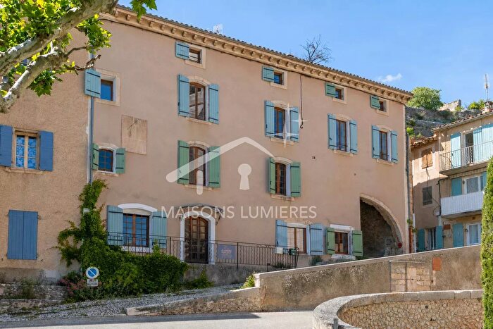 Maison 11 pièces à Saint-Saturnin-lès-Apt, à vendre