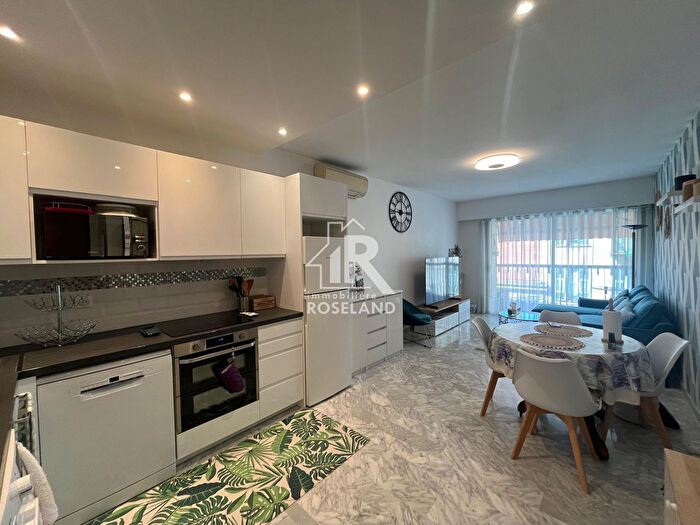 Appartement à louer - Nice, Le Port - 3 pièces - 2 chambres