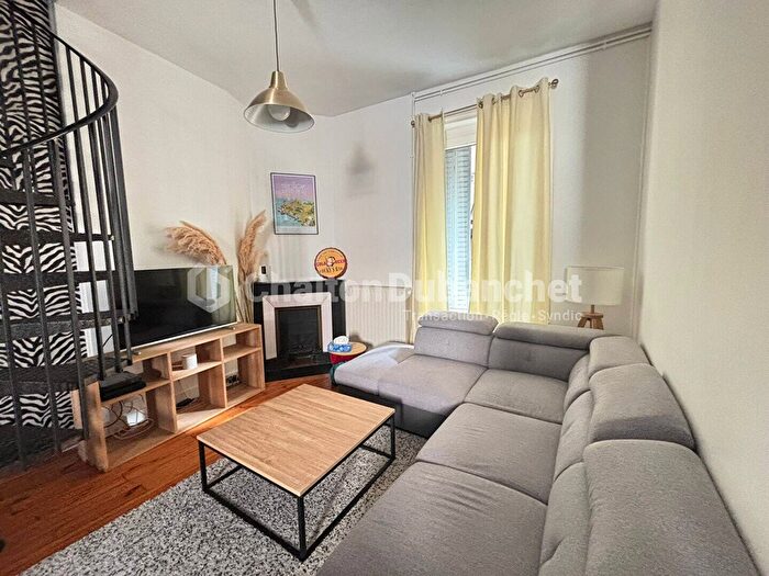 Maison à louer - Le Centre-Centre Ville, Roanne - 5 pièces - 3 chambres