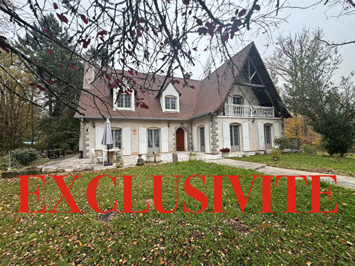 Maison à vendre - Éguzon-Chantôme - 10 pièces - 6 chambres