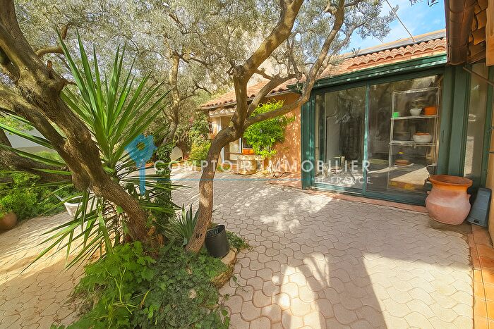 Maison à vendre - Robion - 5 pièces - 3 chambres