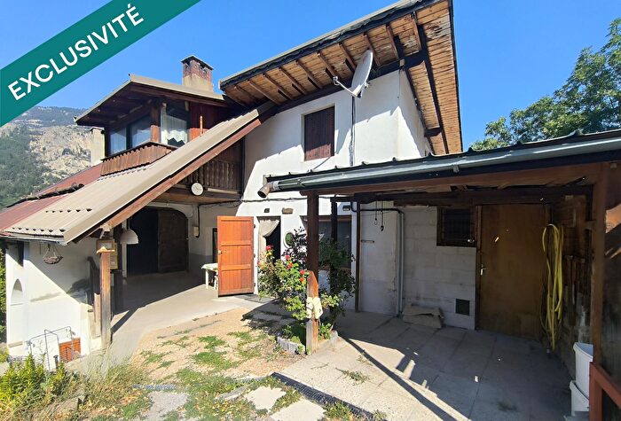 Maison 6 pièces à vendre - Saint-Martin-de-Queyrières