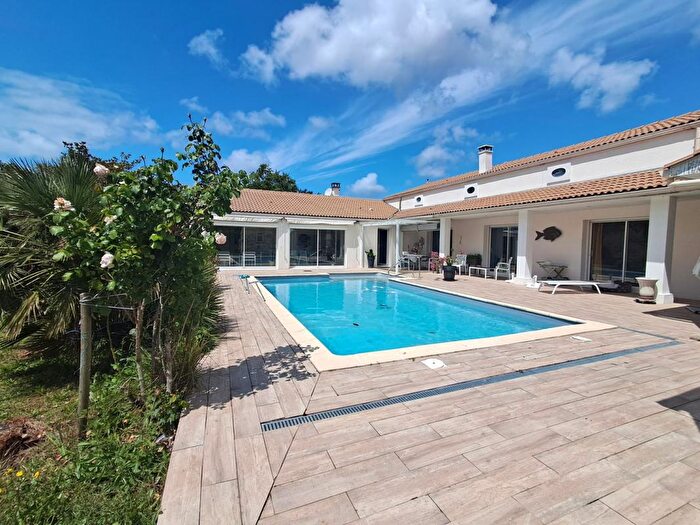 Maison 8 pièces à Breuillet, à vendre