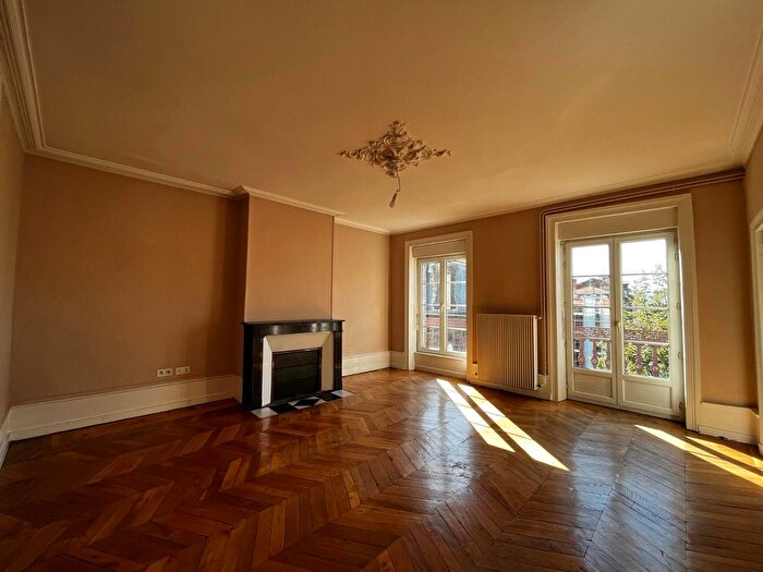 Appartement à louer - Clermont-Ferrand, Delille, Cathédrale, La Gare - 5 pièces - 3 chambres