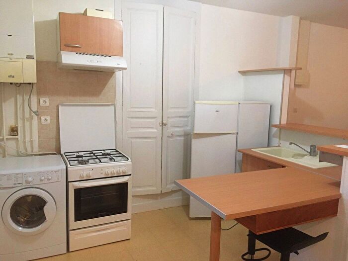 Centre Ville, Montceau-les-Mines : Appartement 2 pièces à louer