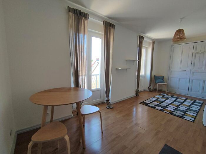 Appartement à louer - Belfort, Centre-ville, Fb de Montbéliard - 1 pièce