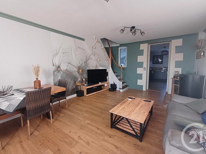 Maison à louer - Dangé-Saint-Romain - 4 pièces - 3 chambres