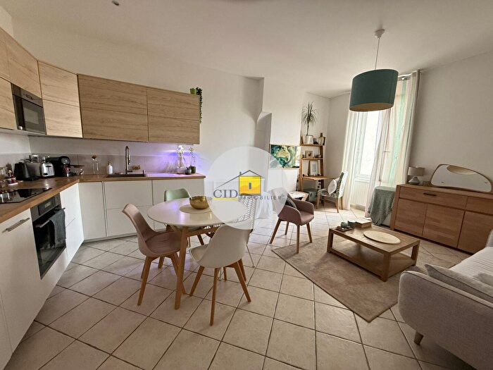 Appartement 2 pièces à Vénissieux, à louer