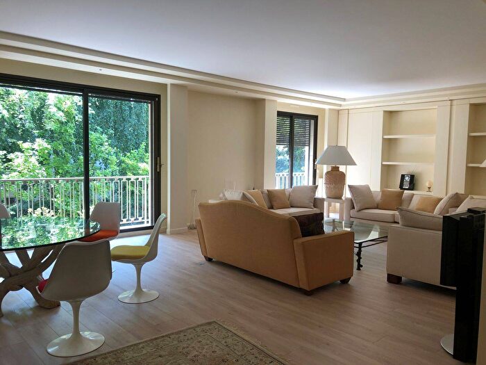 Appartement 4 pièces à louer - Porte Dauphine, Paris 16ème arrondissement