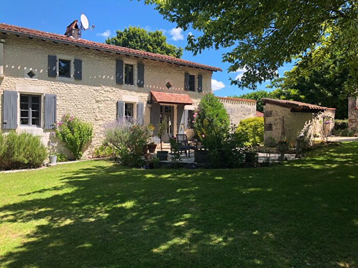 Maison à vendre - Verteillac - 11 pièces - 6 chambres