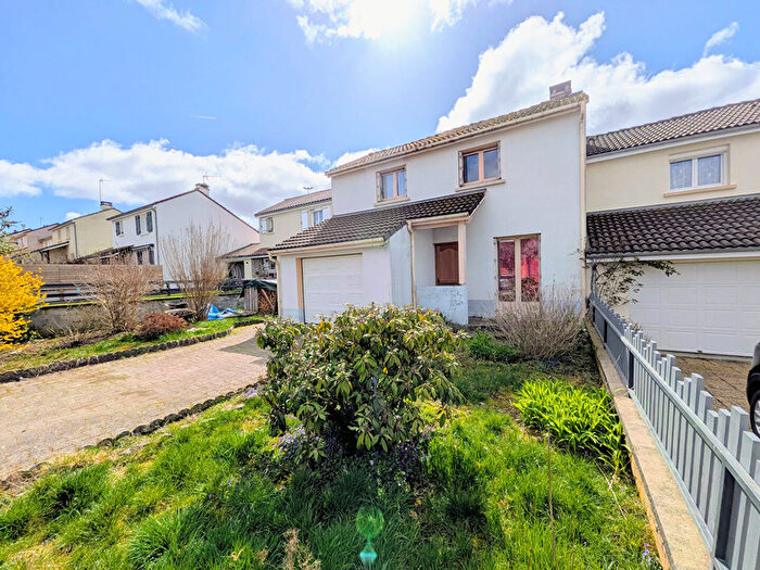 Maison à vendre - Naucelles - 5 pièces - 3 chambres