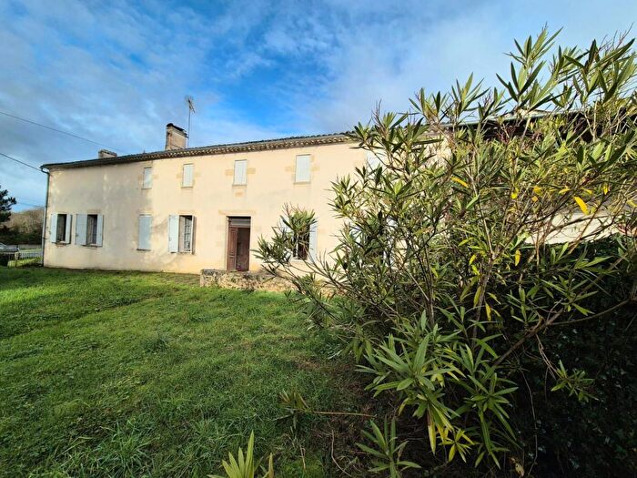 Maison à vendre - Saint-Sulpice-de-Pommiers - 6 pièces - 5 chambres