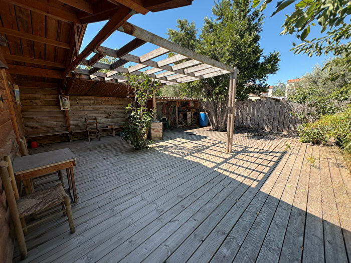 Arles, Centre-ville : Maison 3 pièces à louer