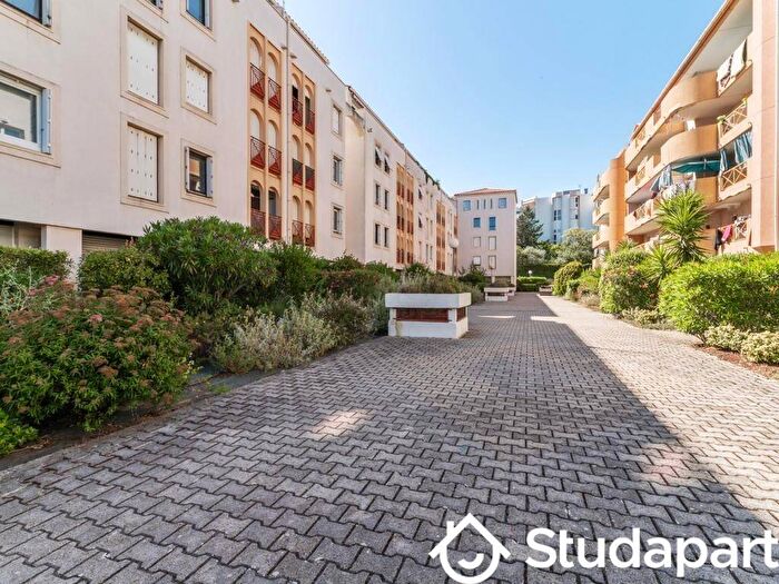 Appartement à louer - Estanove, Montpellier - 1 pièce - 3 chambres