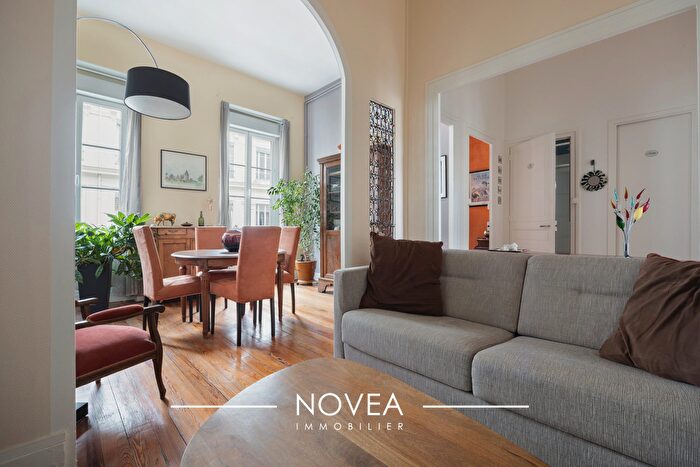 Appartement à vendre - Lyon e  - 3 pièces - 2 chambres