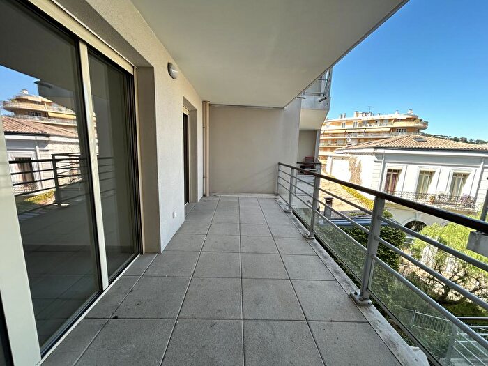 Appartement à vendre - Vallauris, Centre-ville - 3 pièces - 2 chambres