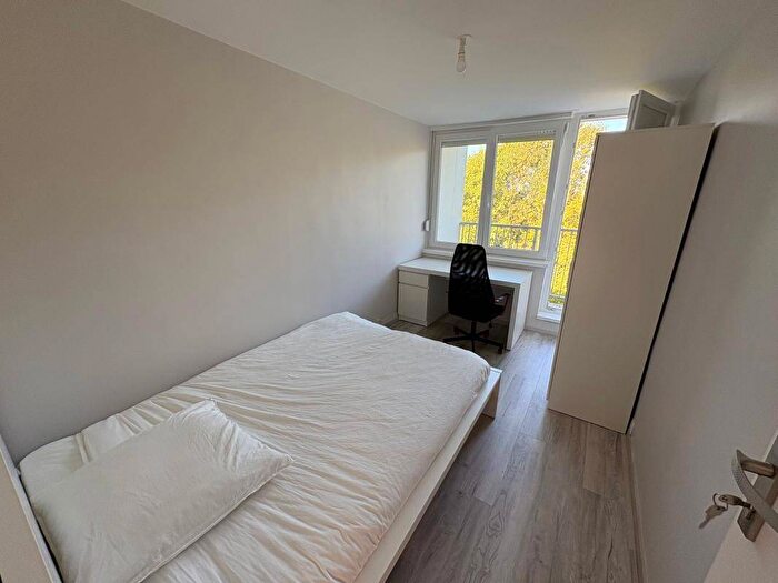 Appartement à louer - Hexagone-Cormontaigne-Carolingiens, Yutz - 4 pièces - 3 chambres