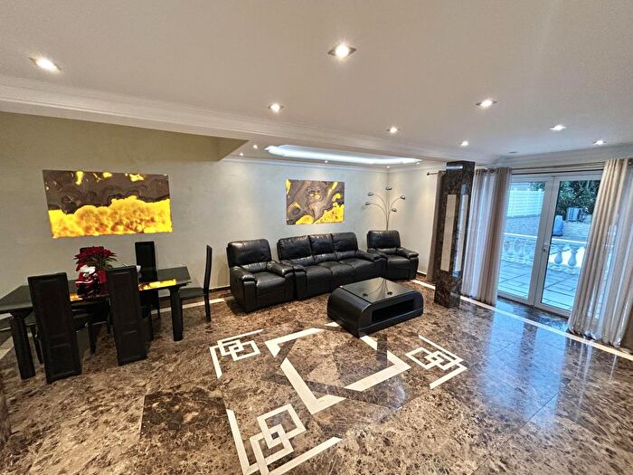 Maison à vendre - Décines-Charpieu, Bonneveau - 7 pièces - 6 chambres