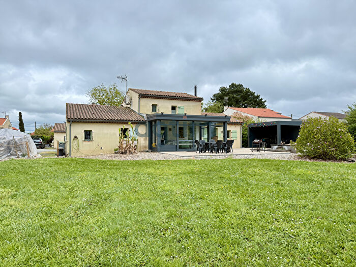 Maison 8 pièces à Saint-André-Goule-dOie, à vendre