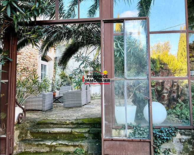 Suze-la-Rousse : Maison 12 pièces à vendre