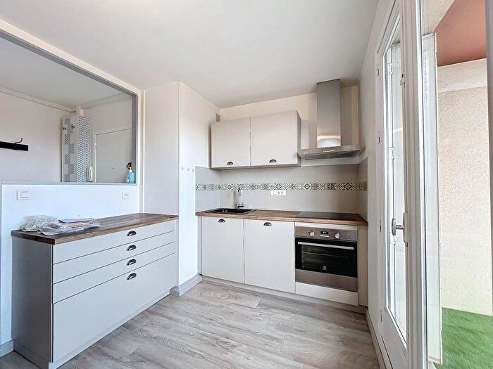 Appartement à louer - LOradou, Clermont-Ferrand - 3 pièces - 2 chambres