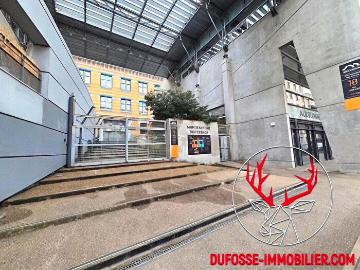 Appartement à vendre - Lyon e  - 3 pièces - 2 chambres