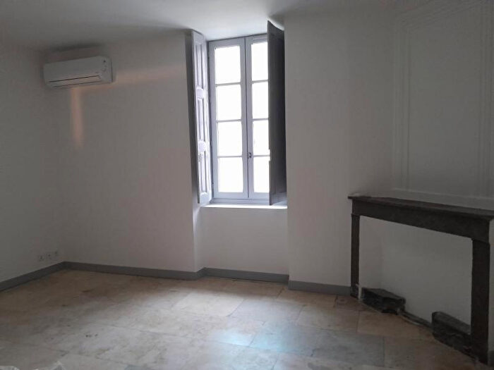 Appartement à louer - Nîmes, Ecusson, Arènes - 3 pièces - 2 chambres