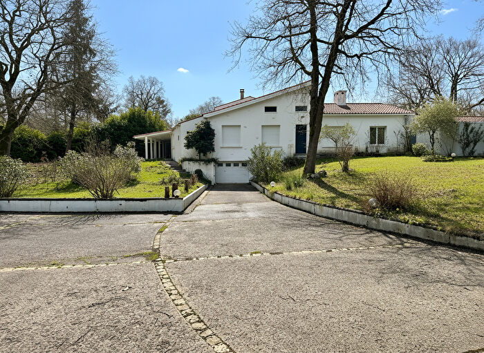 Maison à vendre - Vergeroux - 6 pièces - 4 chambres