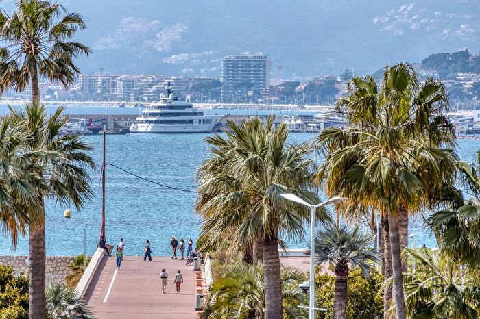 Cannes, Pointe Croisette - Appartement 4 pièces à vendre