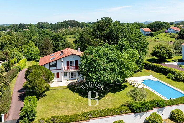 Maison 9 pièces à Urrugne, à vendre