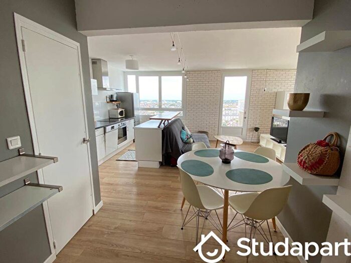 Appartement à louer - Grand Pigeon-Deux Croix-Banchais, Angers - 1 pièce - 3 chambres