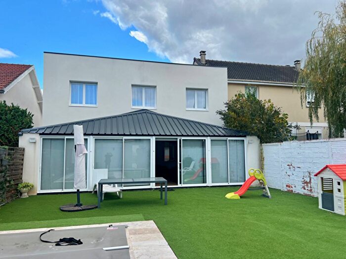 Maison à louer - La Ferme du Champagne, Savigny-sur-Orge - 7 pièces - 4 chambres