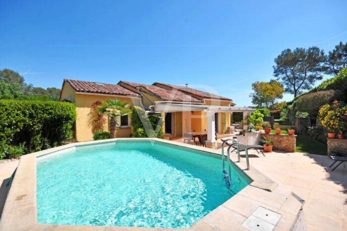 Valbonne, Val de Cuberte, Les Parés, Les Peyrouos : Maison 6 pièces à vendre
