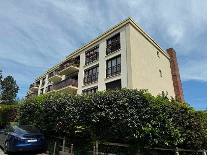 Appartement à louer - Hacquinière-Paris-Chevreuse, Bures-sur-Yvette - 5 pièces - 3 chambres