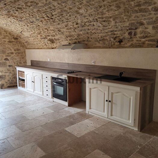 Maison 3 pièces à Saint-Hippolyte-de-Montaigu, à louer