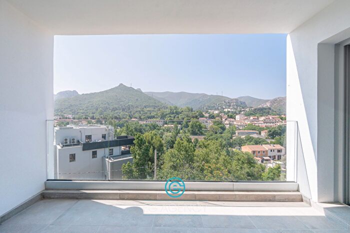 Maison à vendre - Marseille e , Saint-Marcel - 4 pièces - 3 chambres