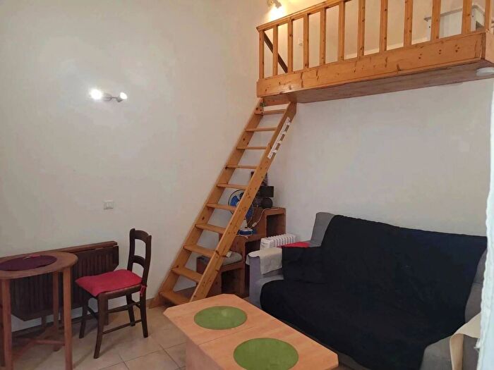 Hameau, Simiane-Collongue : Appartement 2 pièces à louer